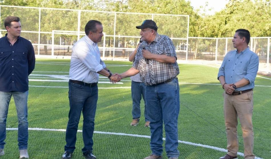 Entrega alcalde rehabilitación de cancha de futbol en Villas del Mediterráneo - Sergio Valle